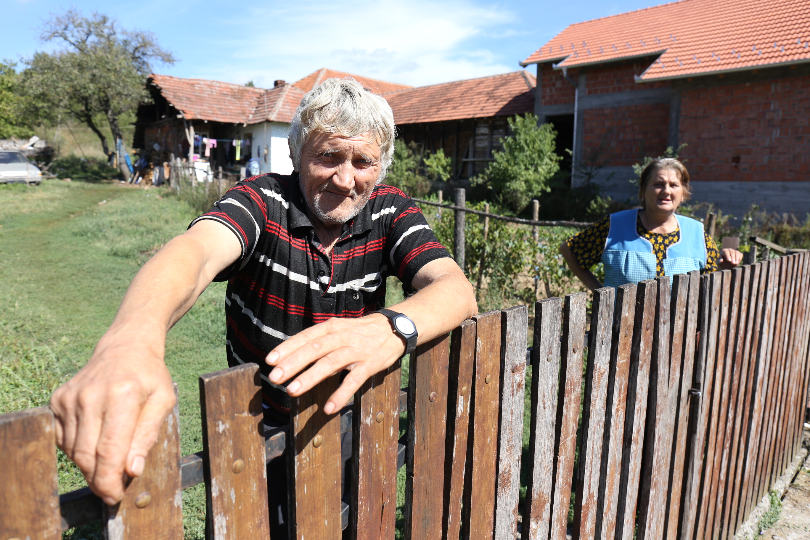 Divnin otac nasrnuo na ekipu Telegrafa - Telegraf.tv