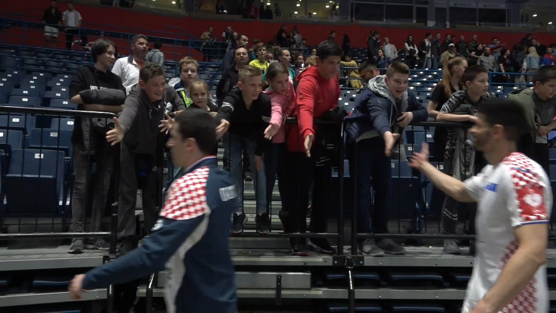 Srpska deca oduševila Hrvate: Čestitali im posle utakmice i ...