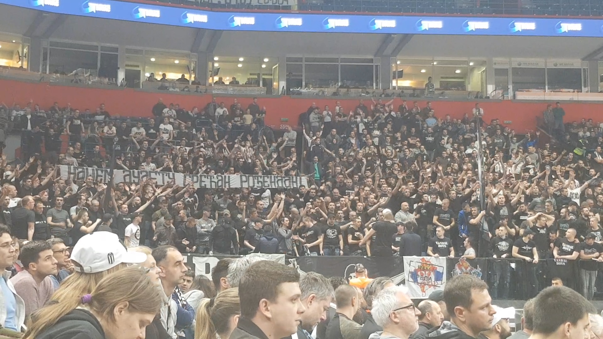 Grobari čestitali rođendan Dušku Vujoševiću - Telegraf.tv