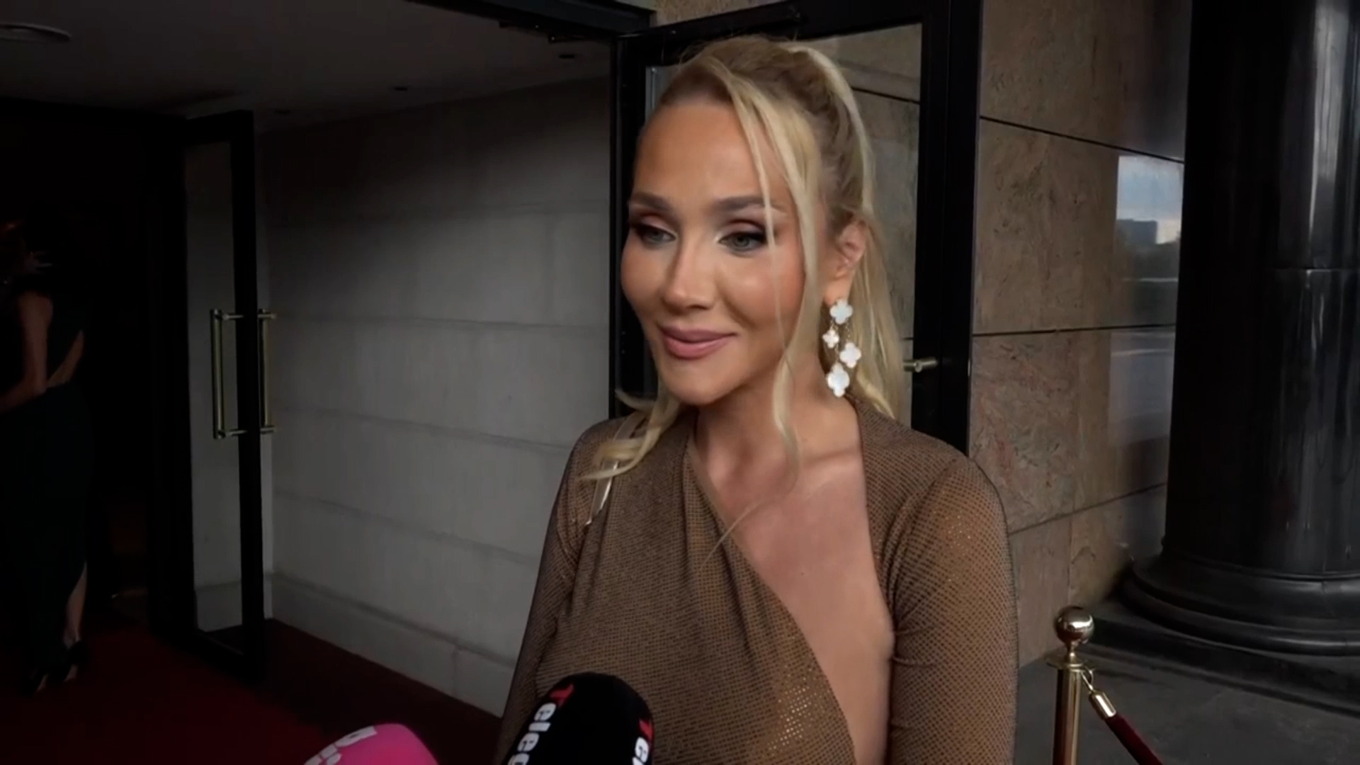 Jovana Nikolić zablistala na svadbi kod Terzića: Mladencima želim ...