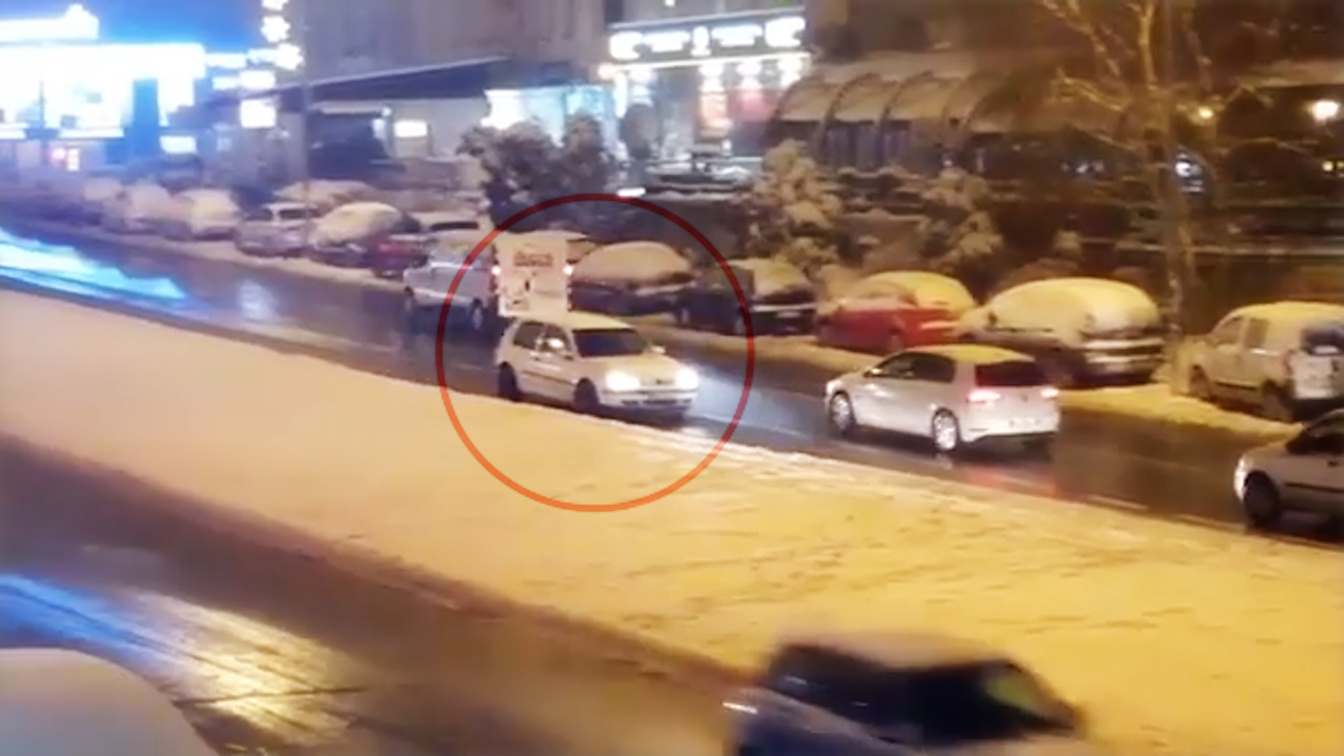 Ljudi se krste i levom i desnom: Kroz beogradski saobraćaj vozio u suprotnom smeru - Telegraf.tv