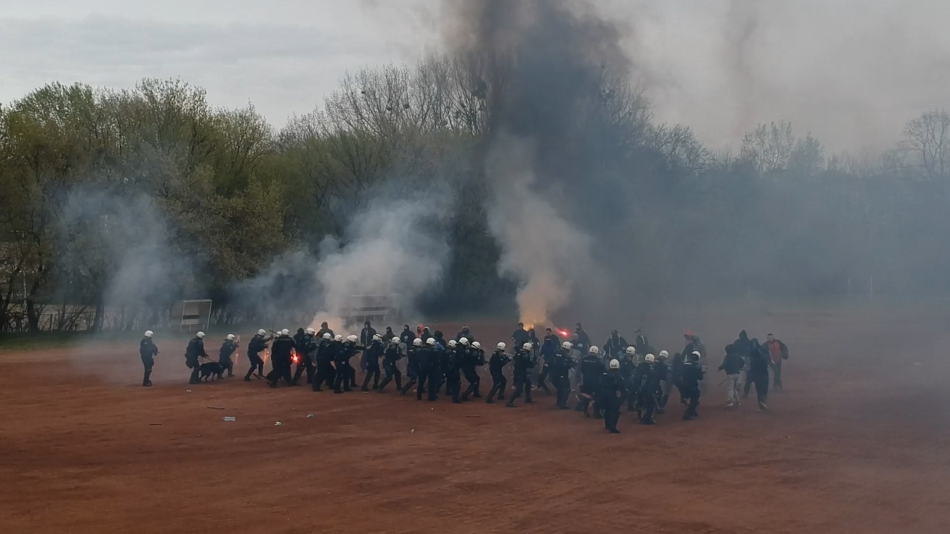 Ovako policija obuzdava navijače: Brutalna vežba Policijske brigade uz ...