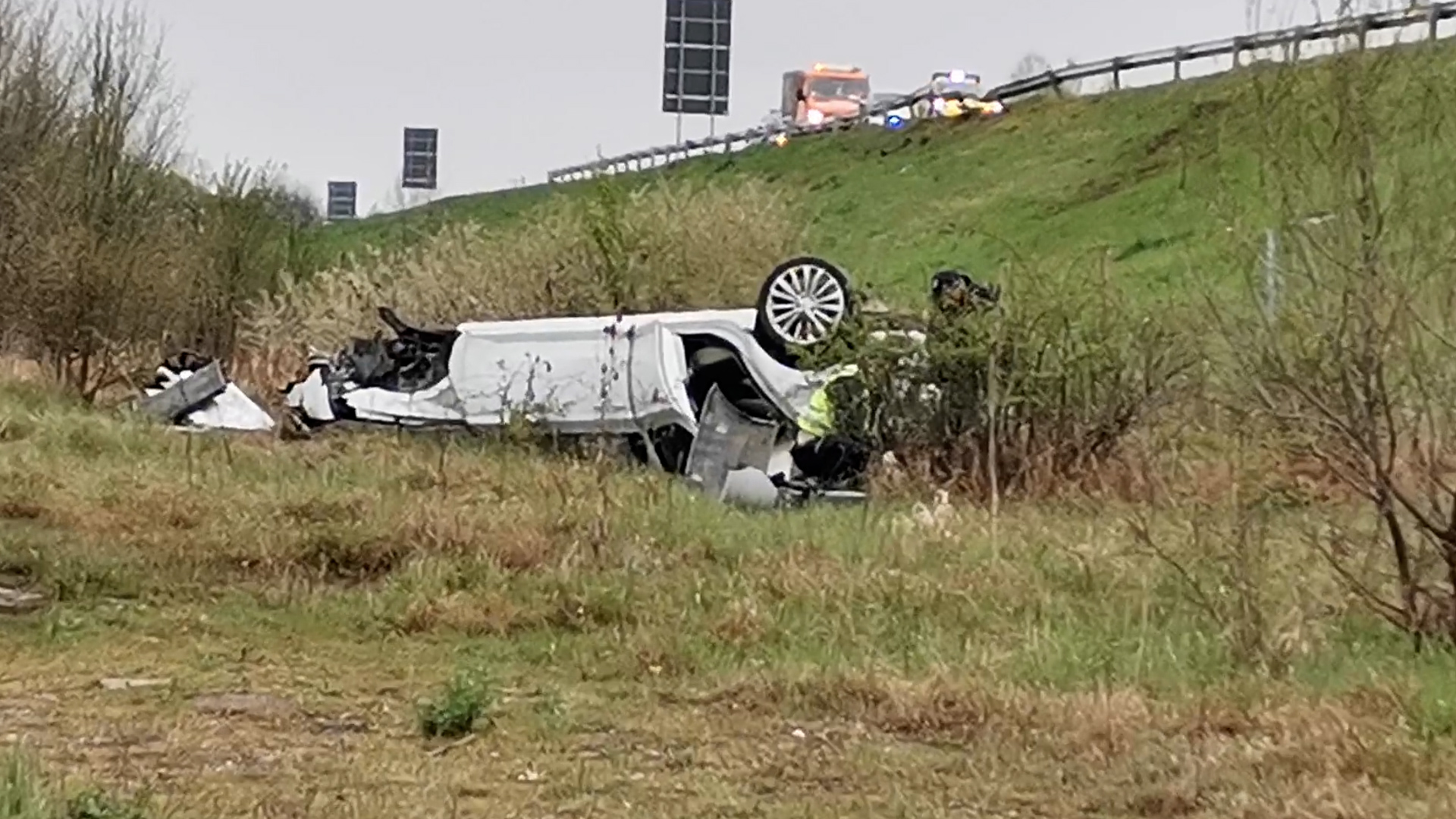 Prvi snimci nesreće sa mesta nesreće u kojoj je povređen Rasim Ljajić, a poginuo Gogić - Telegraf.tv