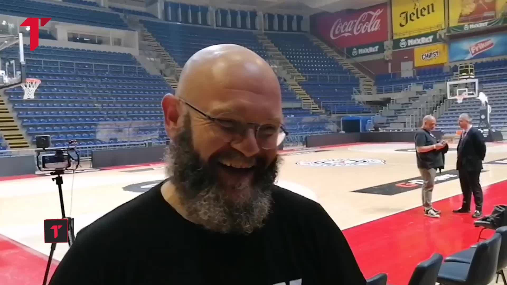 Poznati glumac Netfliksove hit serije u Beogradu na meču Partizana i ...