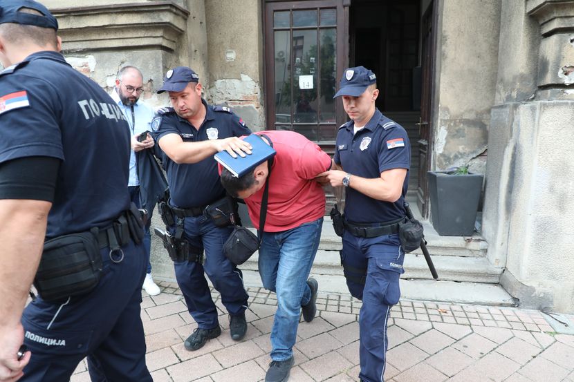Ovako je uhapšen napadač: Ušao u zgradu u centru Beograda, nožem izbo ...