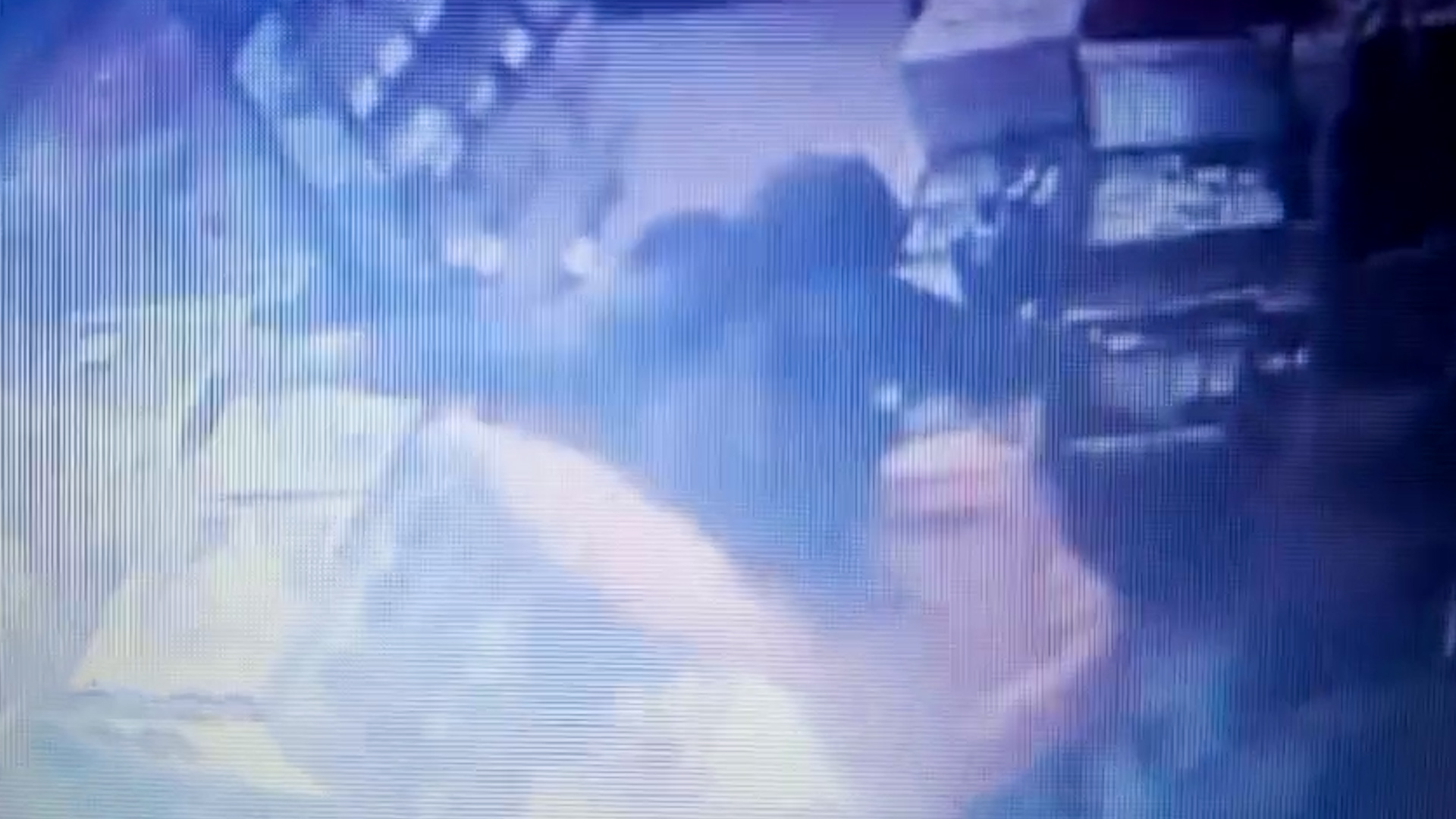 Prislonio nož radnici na grudi, pa oteo novac iz kase: Muškarac upao u ... Prislonio nož radnici na grudi, pa oteo novac iz kase: Muškarac upao u ...