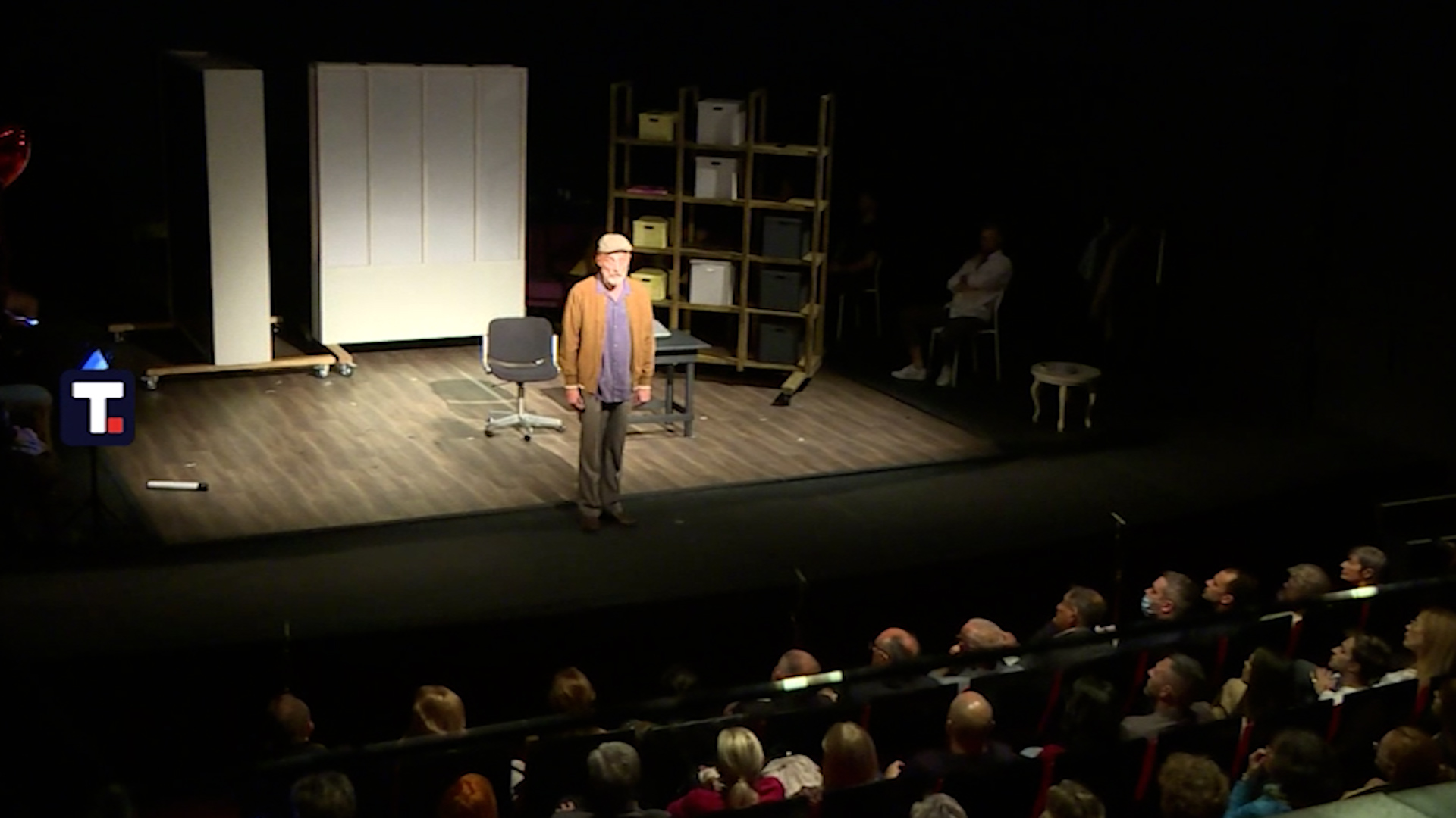 Pogledajte kako je izgledala na premijeri predstave "Sitnice koje život ...