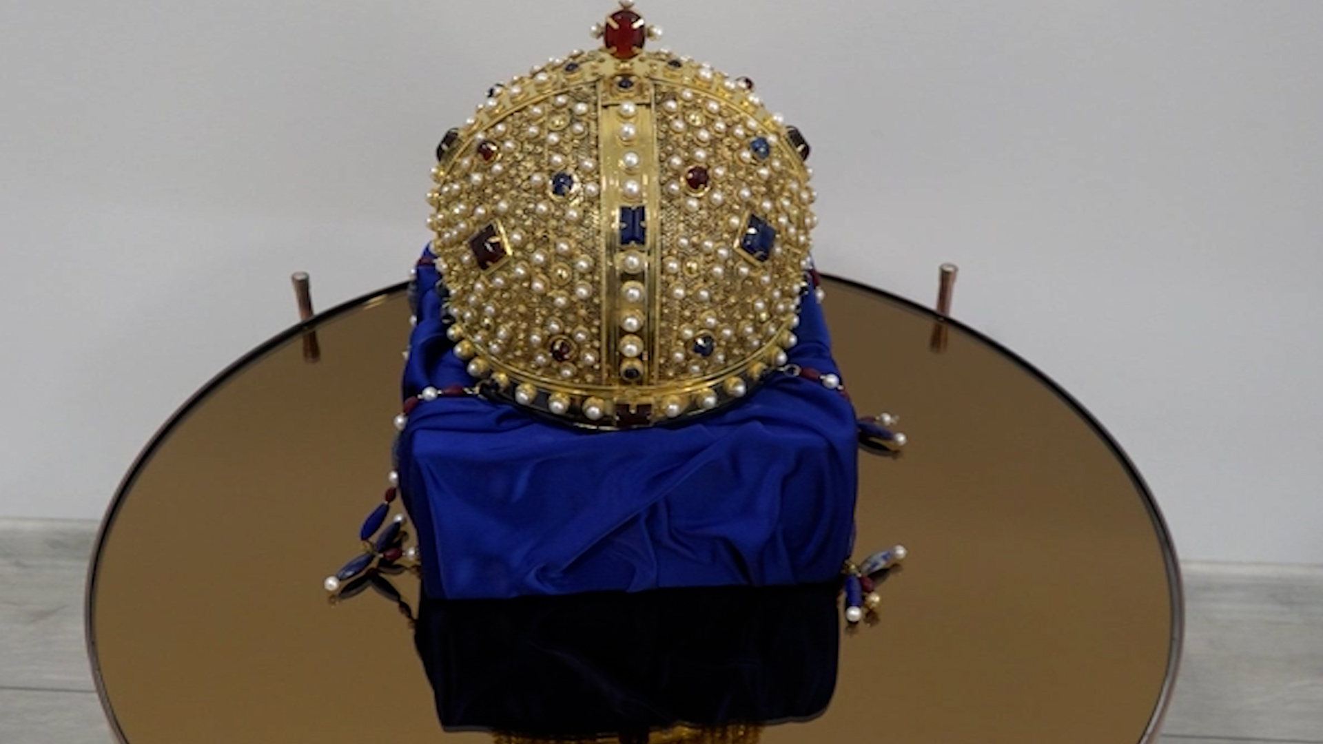 Pogledajte kako izgleda rekonstruisana kruna cara Dušana - Telegraf.tv