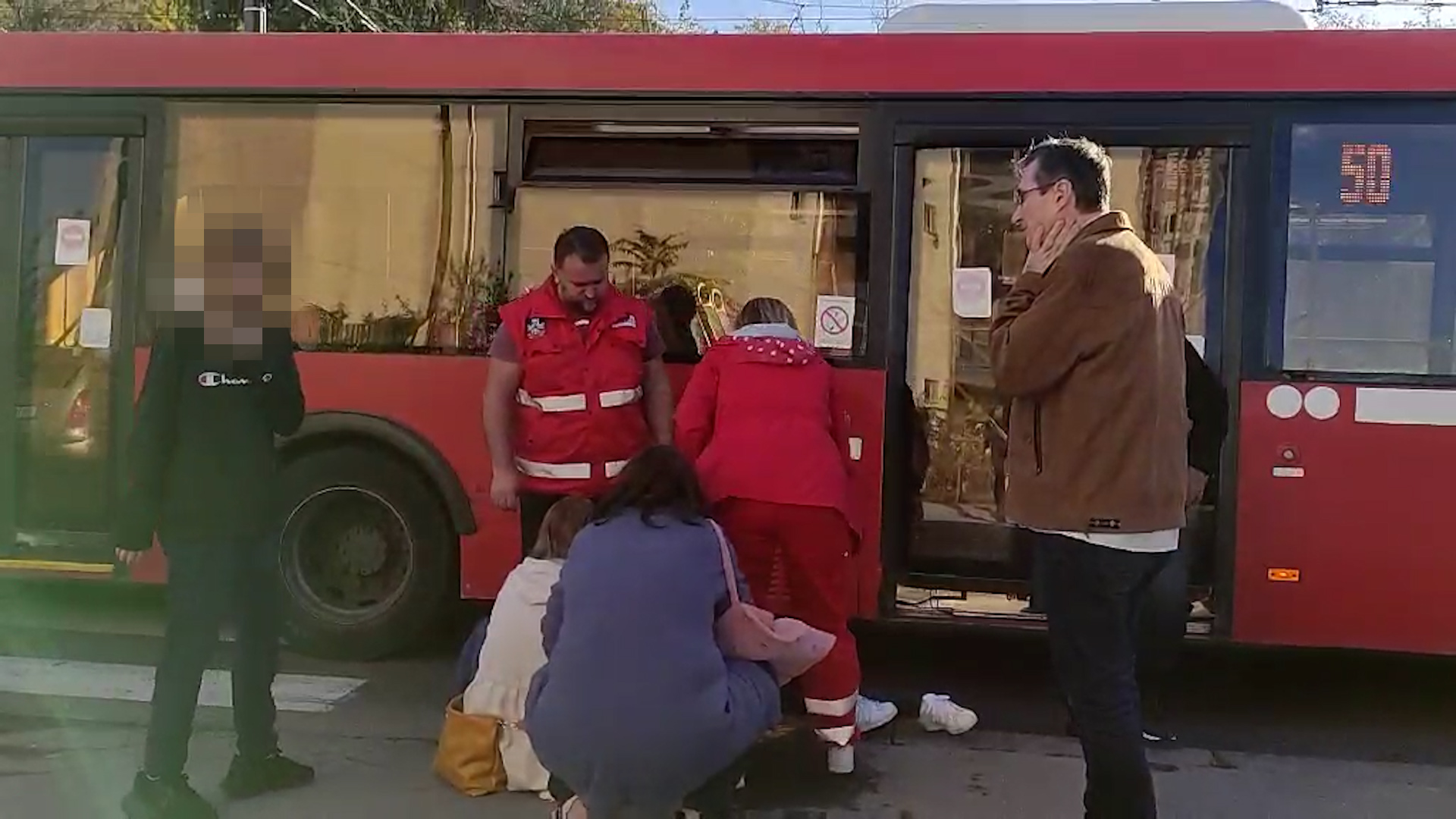 Autobus GSP-a udario devojku na Banovom brdu: Hitna pomoć na licu mesta - Telegraf.tv