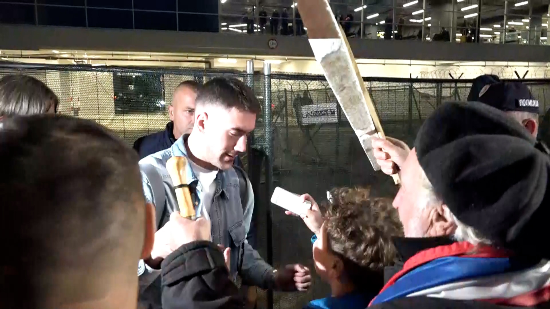 Fudbaleri sleteli u Beograd, Piksija sačekao crni audi, klinci spopali ...