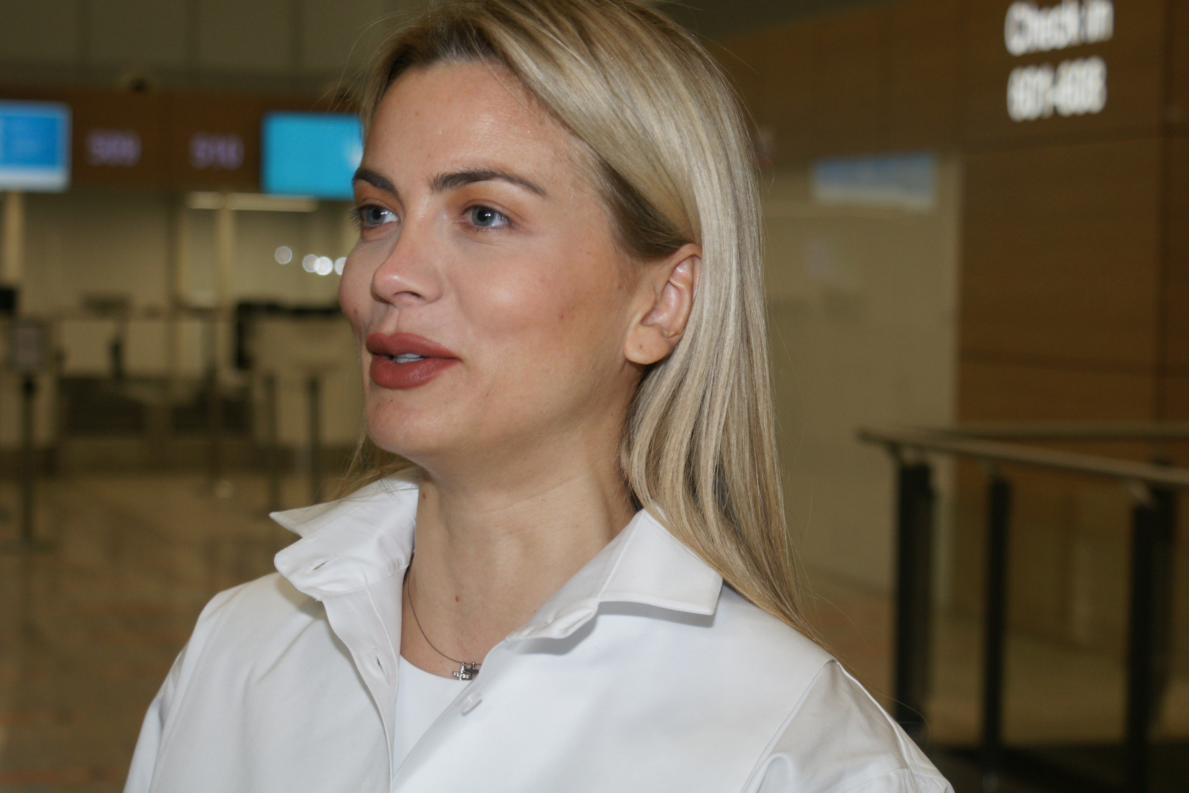 Fanovi krenuli ka bini dok je Milica nastupala: Obezbeđenje sprečilo ...