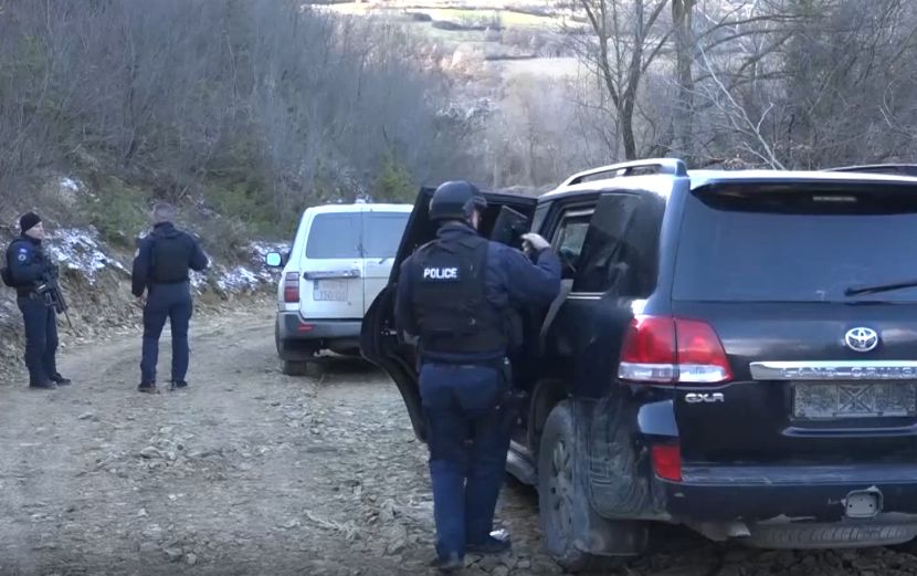 U selu Dren policija obezbeđuje radove na uzurpiranom zemljištu ...