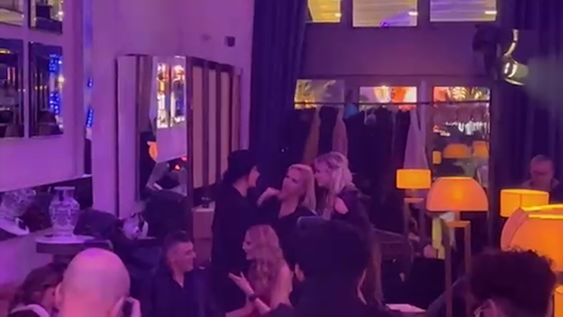 Savo Milošević "uhvaćen" sa zanosnom plavušom: Mlađa je 10 godina i ...