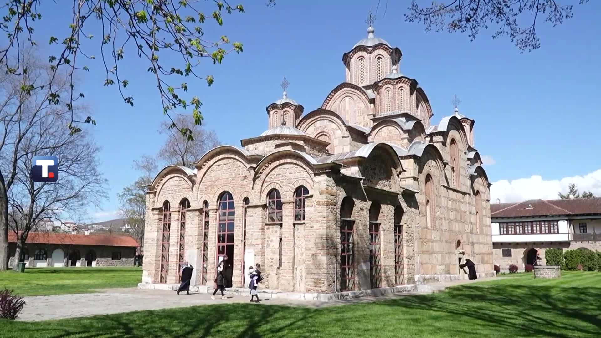 Iznošenjem plaštanice obeležen Veliki Petak u manastiru Gračanica ...
