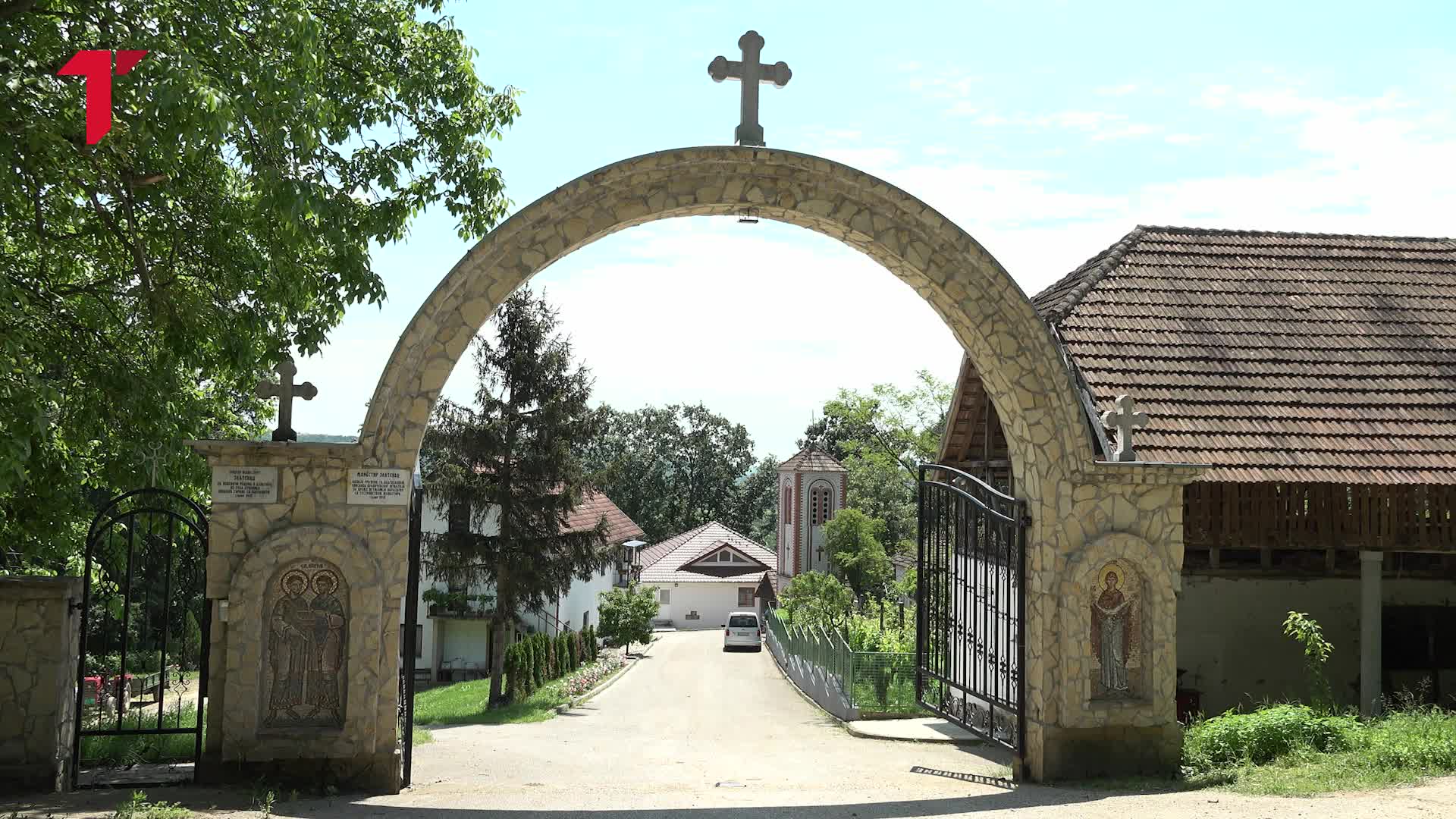 Manastir Zlatenac posećuju svi, a mlada igumanija ima poruku: "Lekari ...