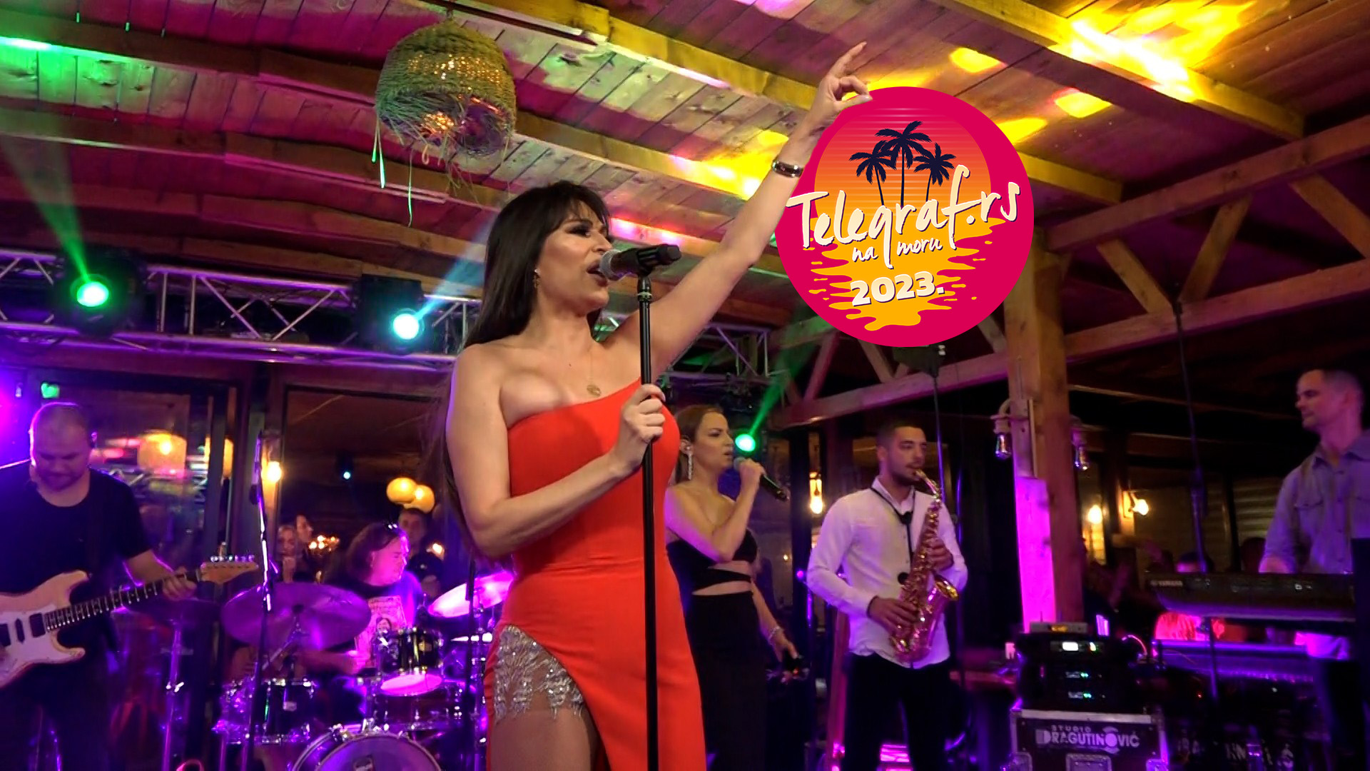 Ceca u "bruka" vreloj haljini održala koncert u Crnoj Gori - Telegraf.tv