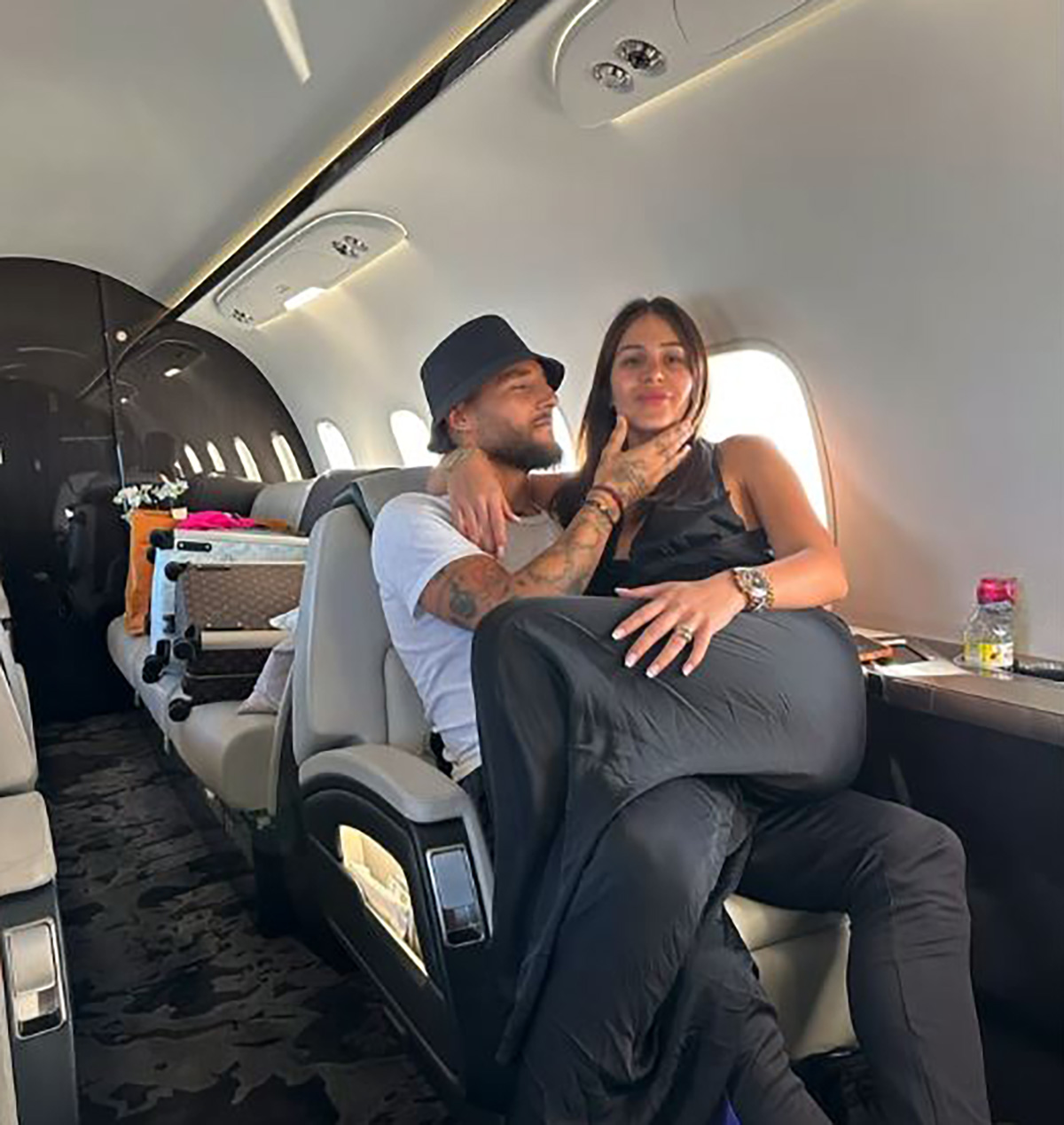 Anastasija i Gudelj u krevetu sa pet mačaka - Telegraf.tv