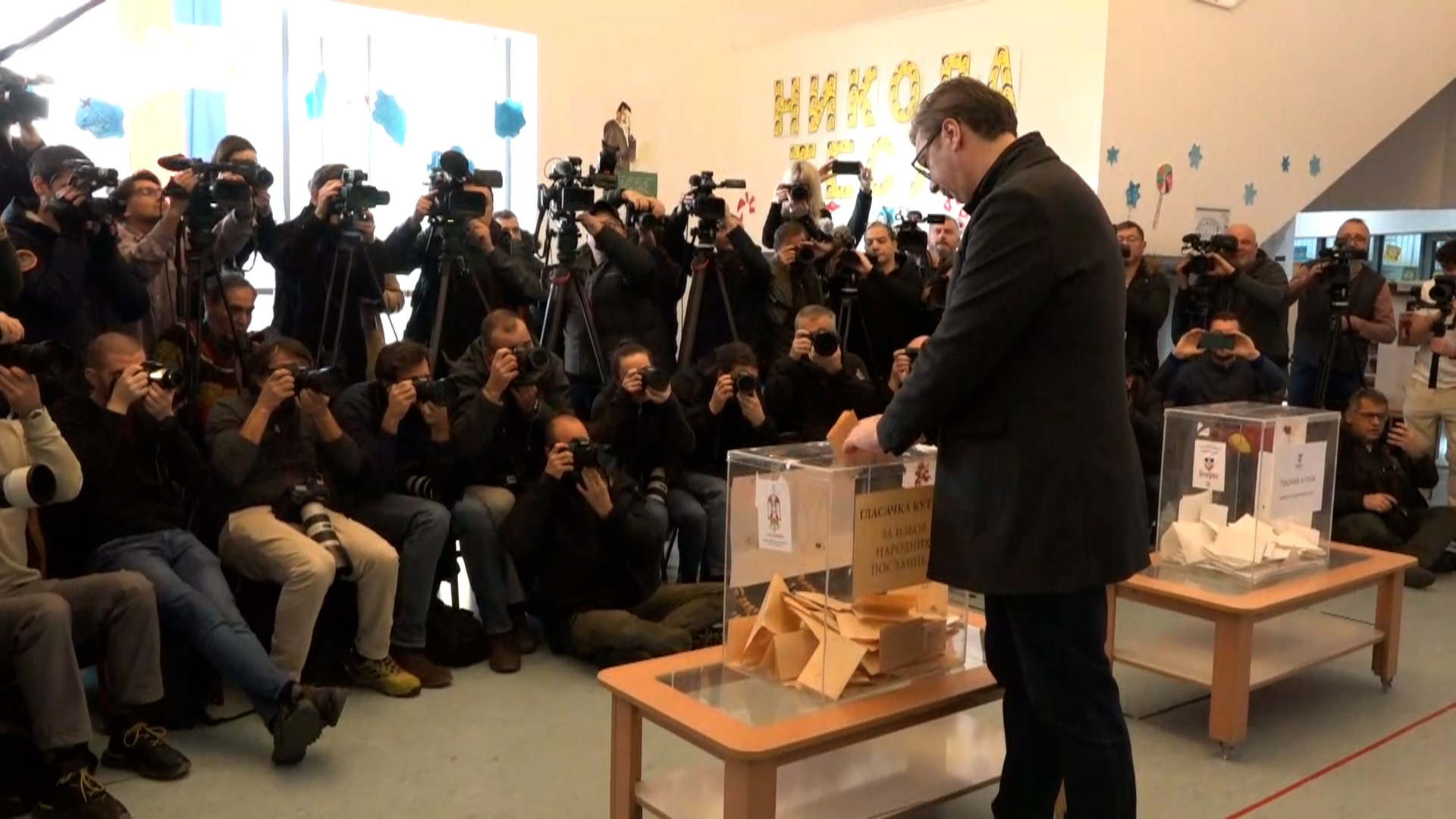 Predsednik Srbije Aleksandar Vučić glasao na Novom Beogradu - Telegraf.tv Predsednik Srbije Aleksandar Vučić glasao na Novom Beogradu - Telegraf.tv