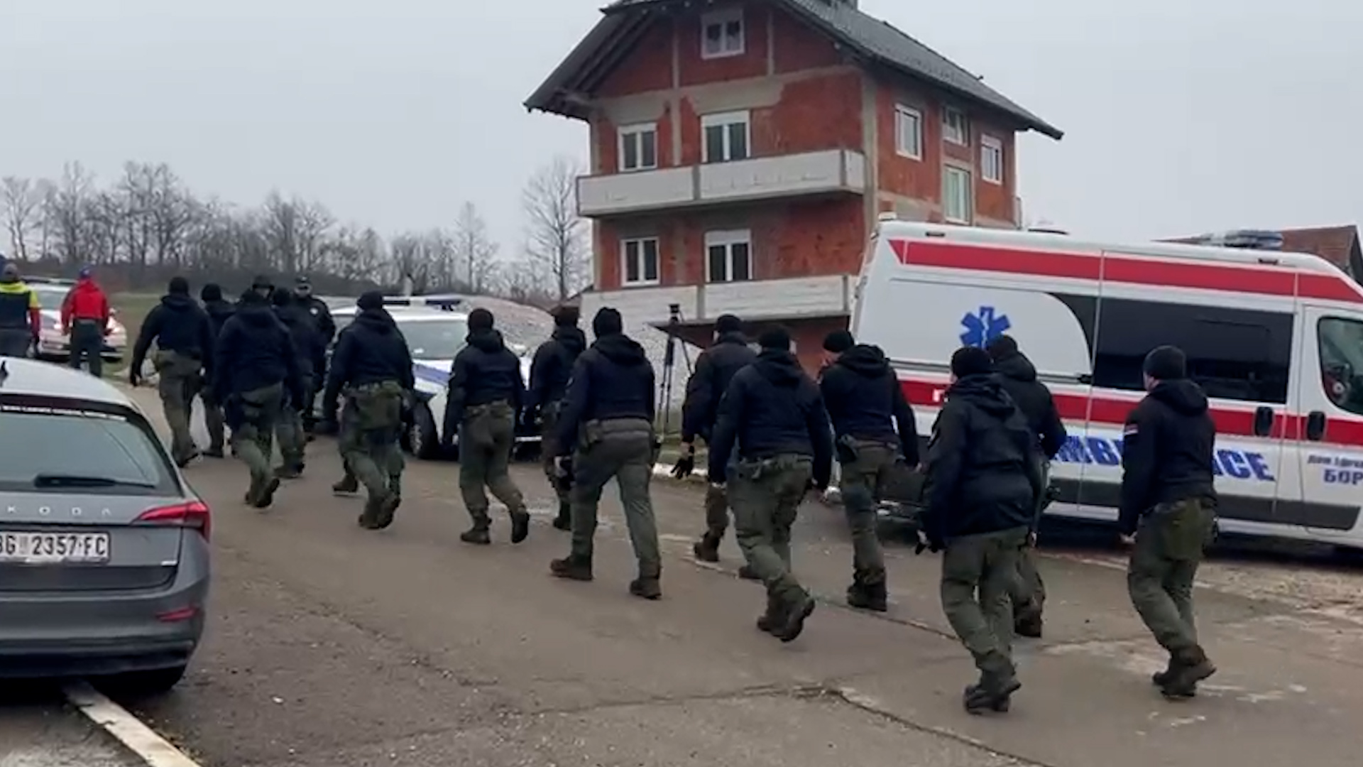 Žandarmerija u koloni nastavlja potragu za Dankom (2), svi strepe u ...