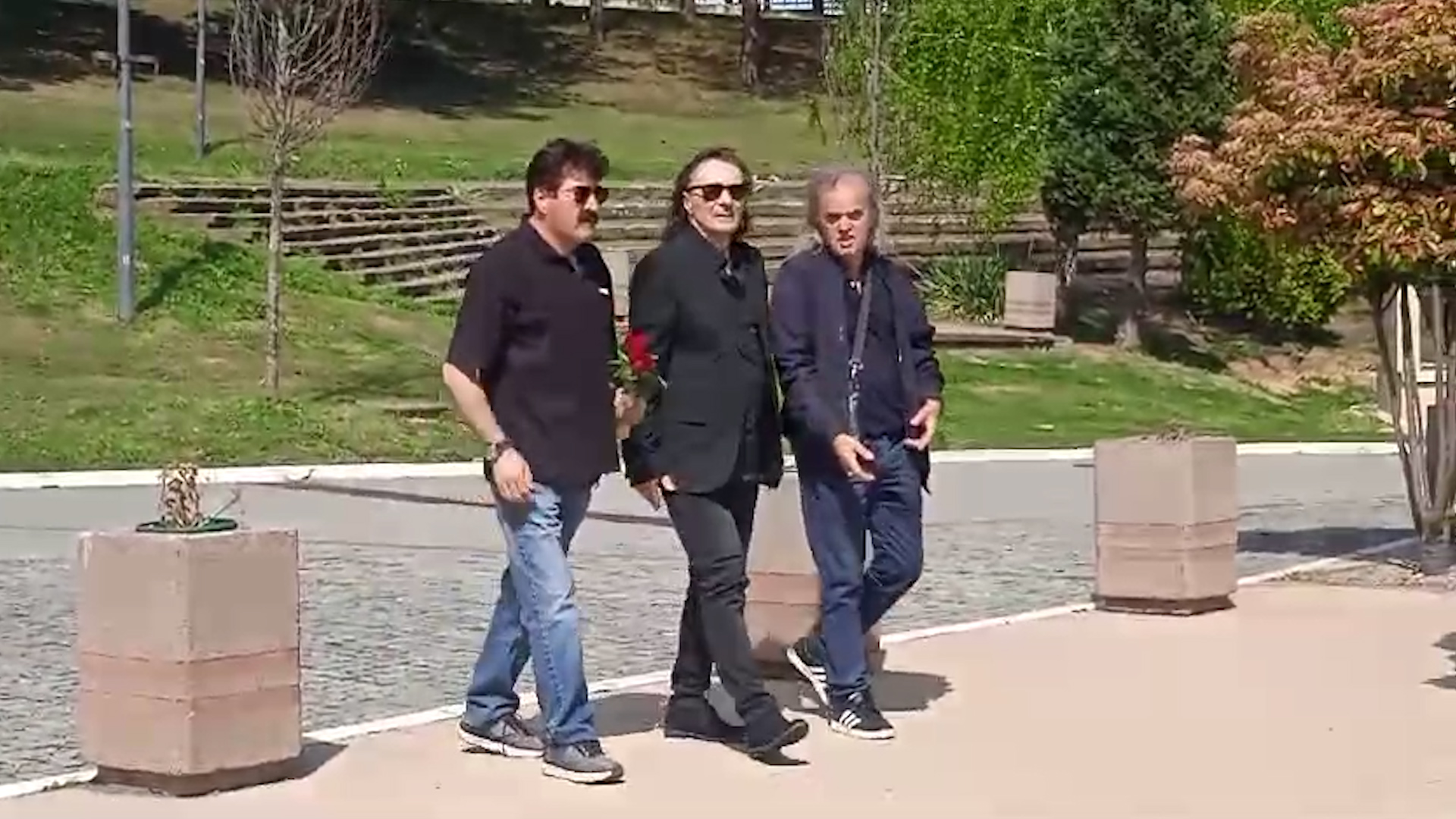 Dado Topić stigao na sahranu Slađane Milošević - Telegraf.tv