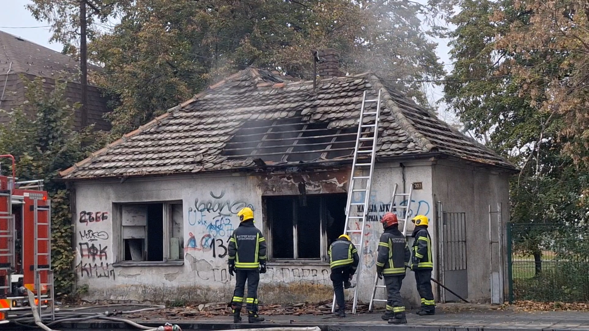 Prvi snimci velikog požara u Vojvode Stepe: "Video sam čoveka sa crnom ...
