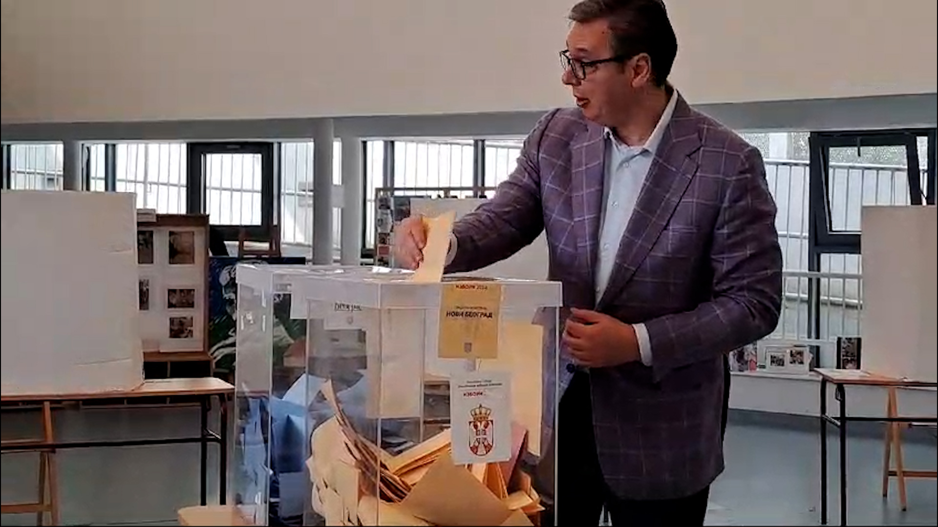 Predsednik Srbije Aleksandar Vučić glasao na Novom Beogradu - Telegraf.tv Predsednik Srbije Aleksandar Vučić glasao na Novom Beogradu - Telegraf.tv