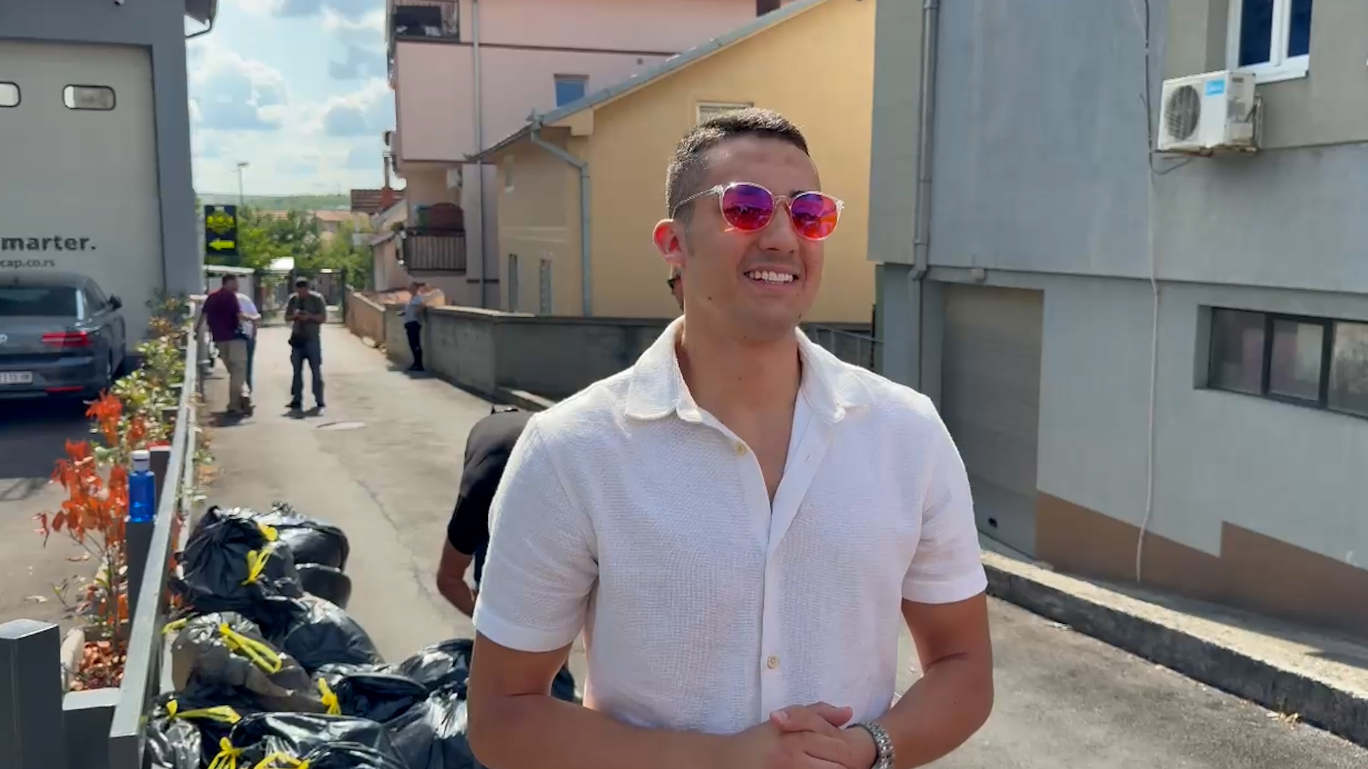 Zgodni Murat ulazi na imanje, dolazi iz Španije i uči srpski "Želim ...